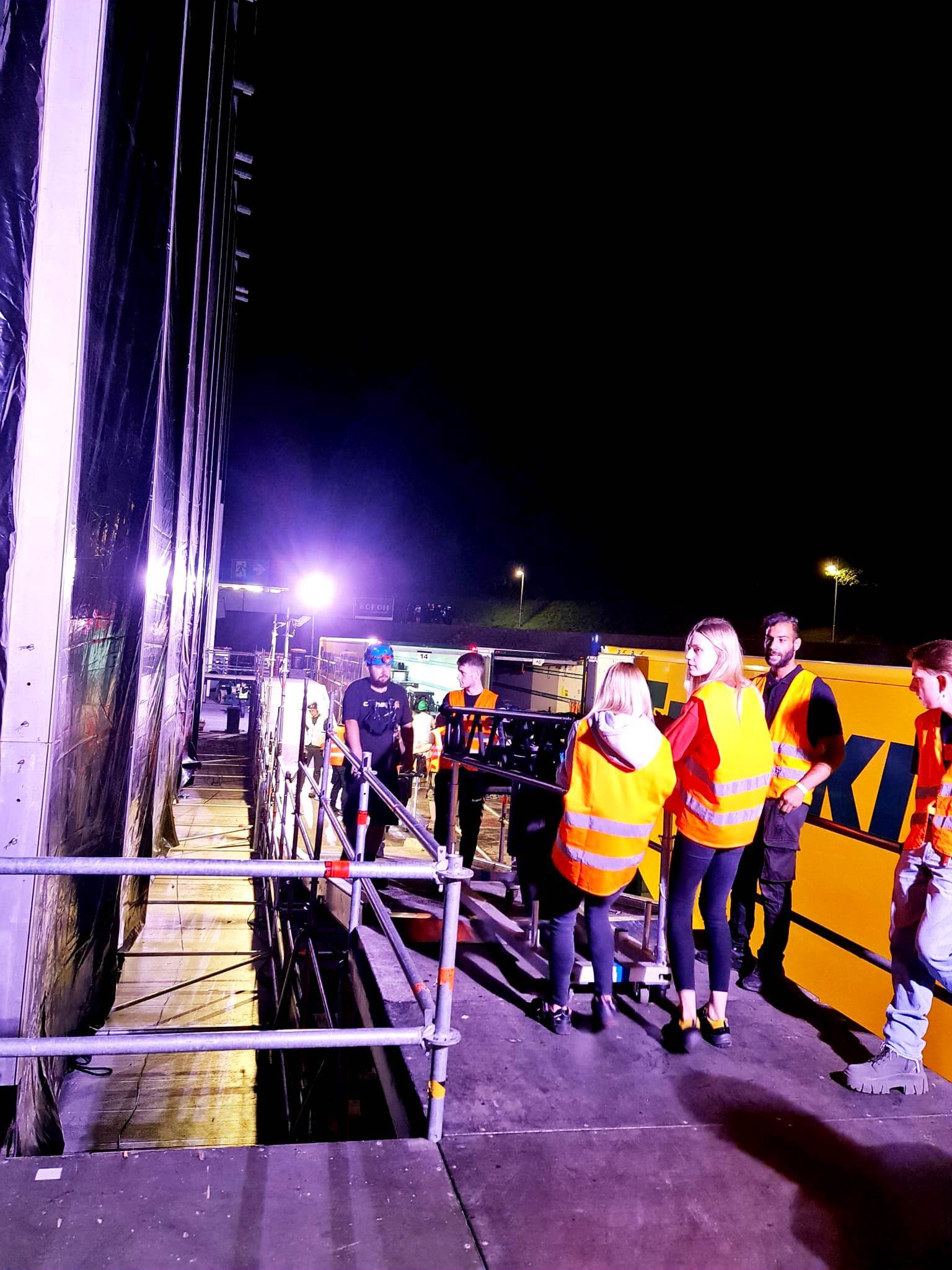 Stagehands hier buchen • Rufen Sie uns an: 0711 - 887 968 10